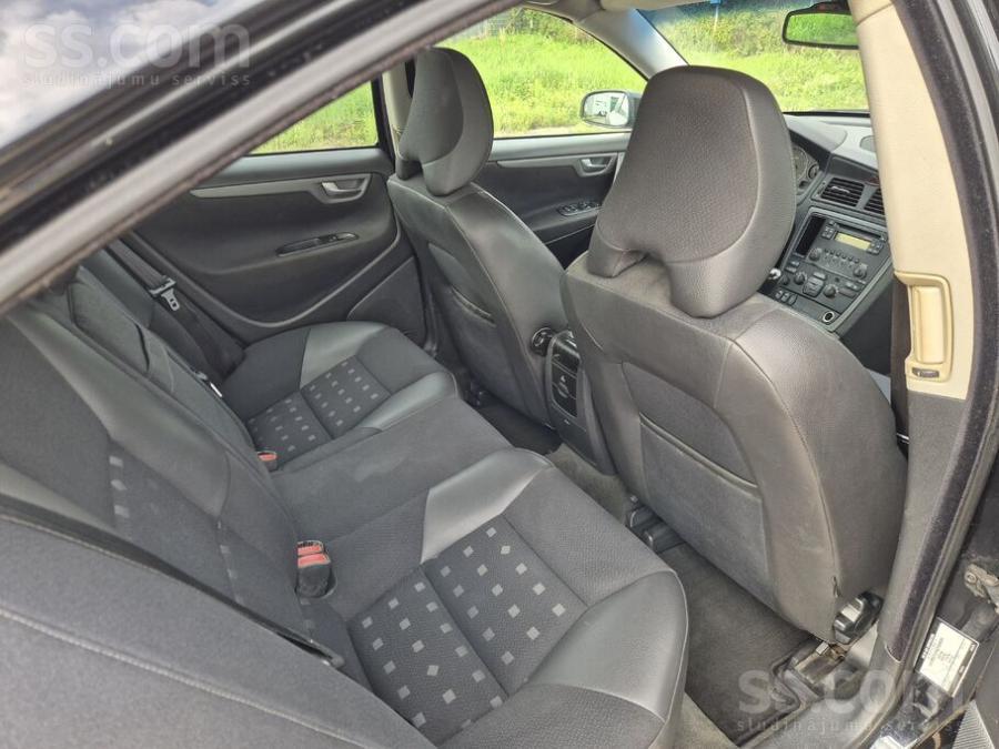 Black Volvo S60 2006 in Riga, with an engine capacity of 2.40 L and mileage of 325 thousand km for 2450 €, photo 9 on AUTOMOTO.COM.LV