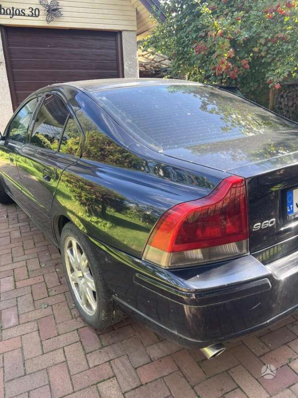 Volvo S60 2006 Kauņa vietnē Melns Volvo S60 2006 Kauņa, ar dzinēja tilpumu 2.50 L un nobraukumu 210 tūkst. km par 1300 €, foto 3 vietnē AUTOMOTO.COM.LV