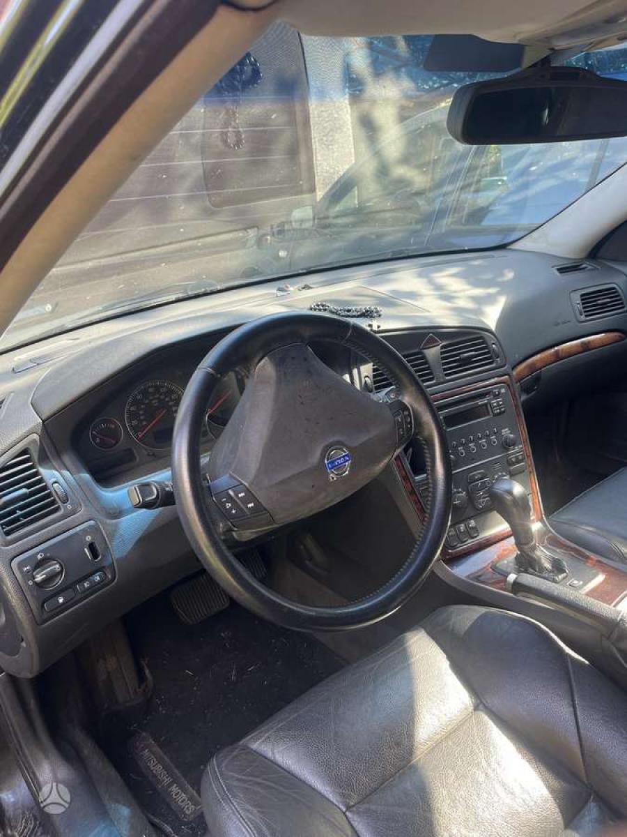 Melns Volvo S60 2006 Kauņa, ar dzinēja tilpumu 2.50 L un nobraukumu 210 tūkst. km par 1300 €, foto 5 vietnē AUTOMOTO.COM.LV