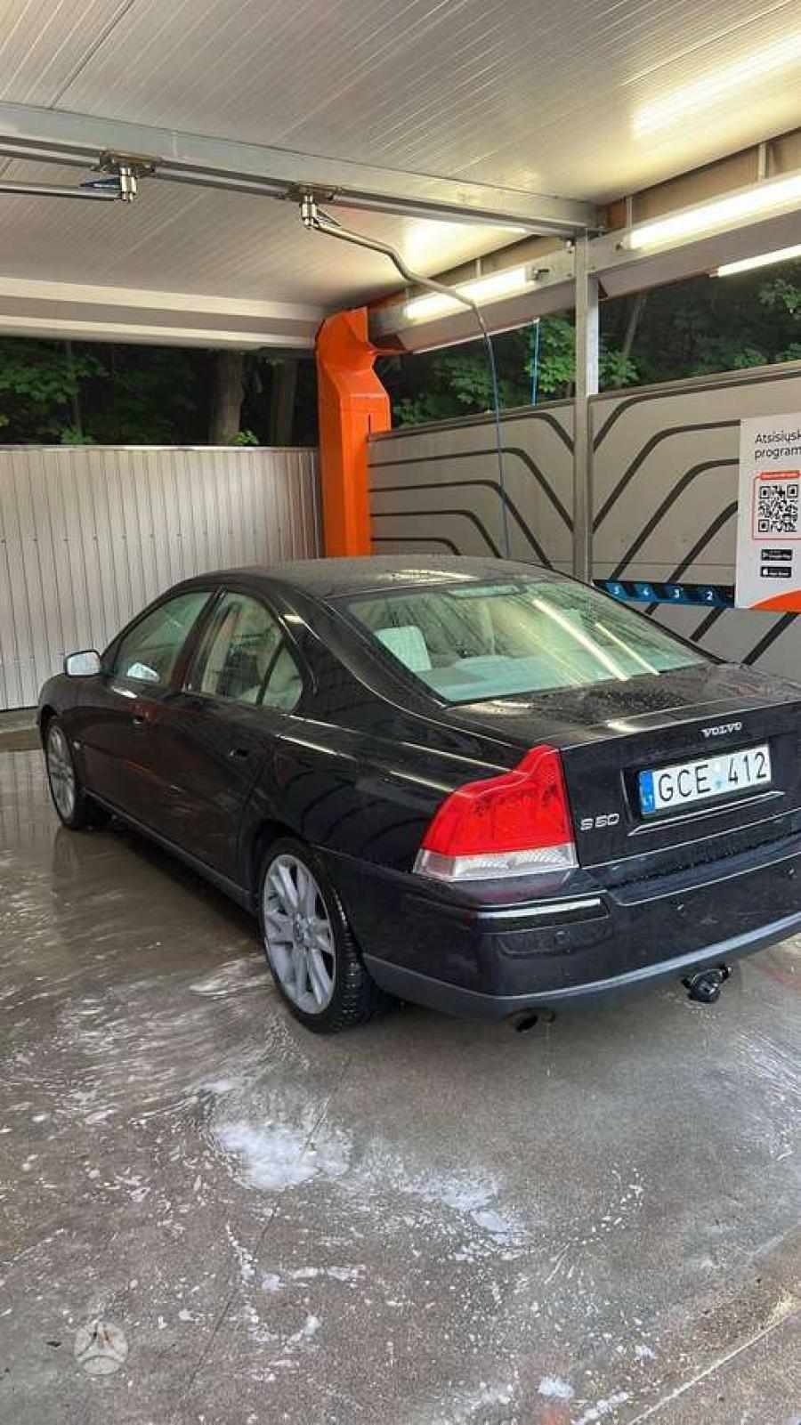 Melns Volvo S60 2006 Viļņa, ar dzinēja tilpumu 2.40 L un nobraukumu 400 tūkst. km par 1400 €, foto 3 vietnē AUTOMOTO.COM.LV