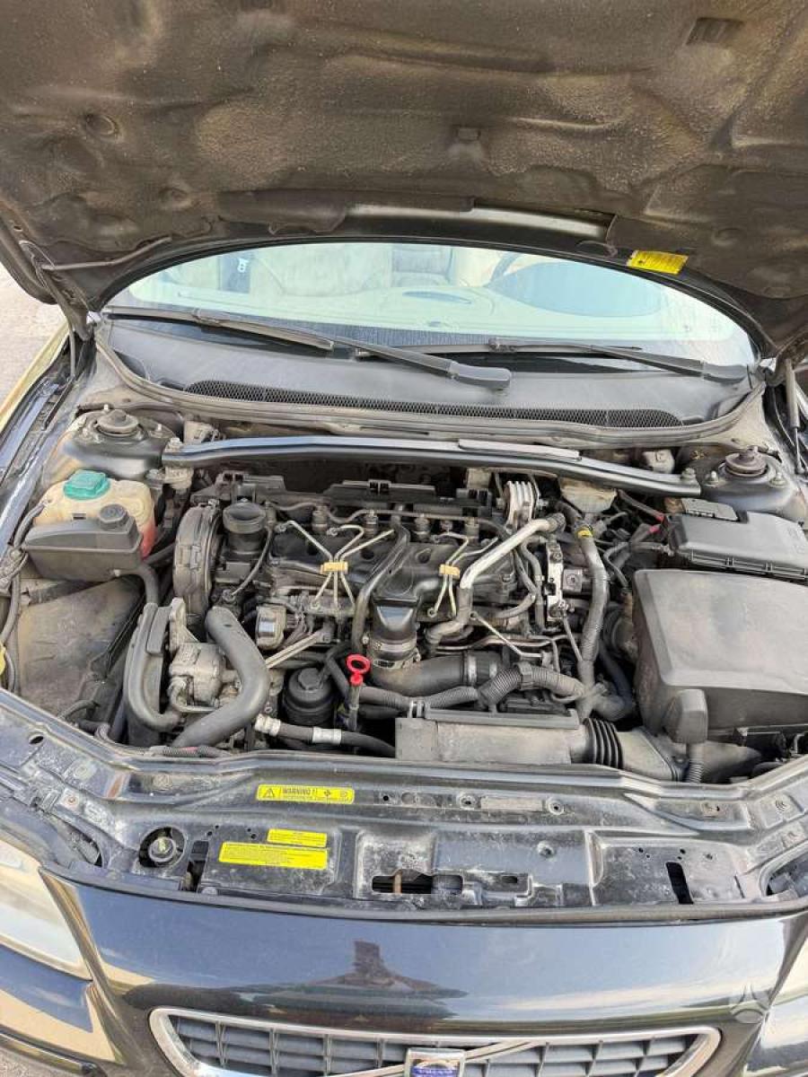 Melns Volvo S60 2006 Viļņa, ar dzinēja tilpumu 2.40 L un nobraukumu 400 tūkst. km par 1400 €, foto 8 vietnē AUTOMOTO.COM.LV