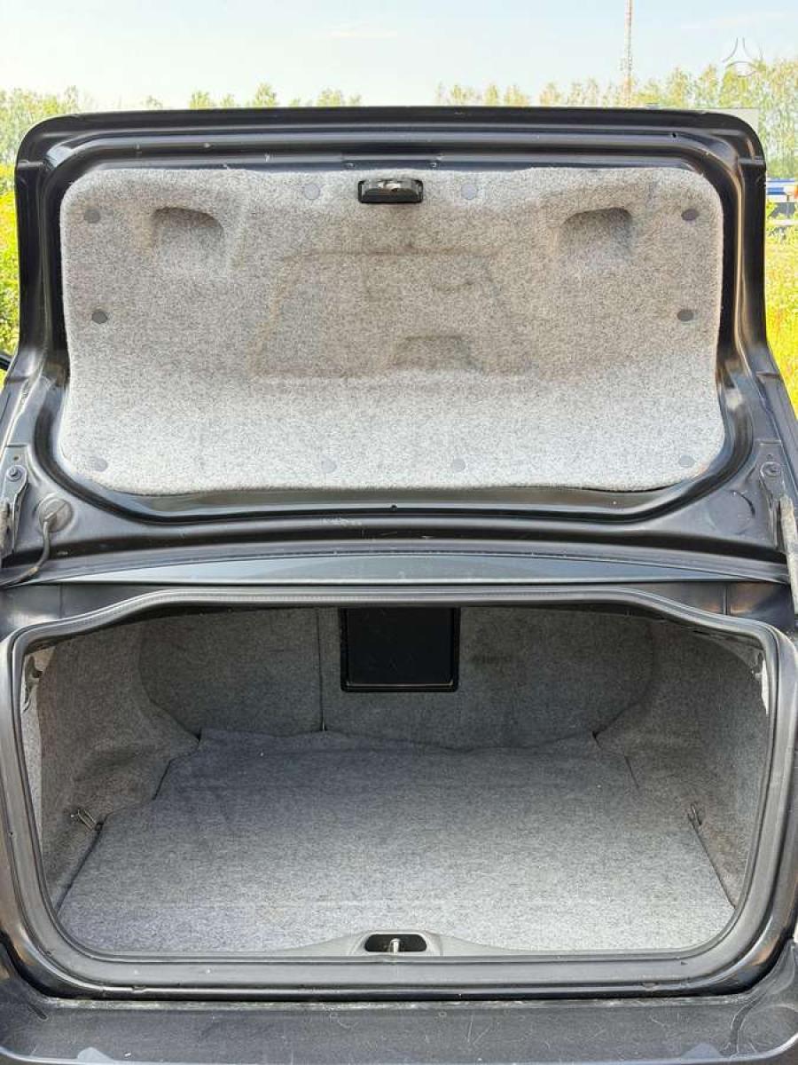 Melns Volvo S60 2006 Viļņa, ar dzinēja tilpumu 2.40 L un nobraukumu 400 tūkst. km par 1400 €, foto 9 vietnē AUTOMOTO.COM.LV