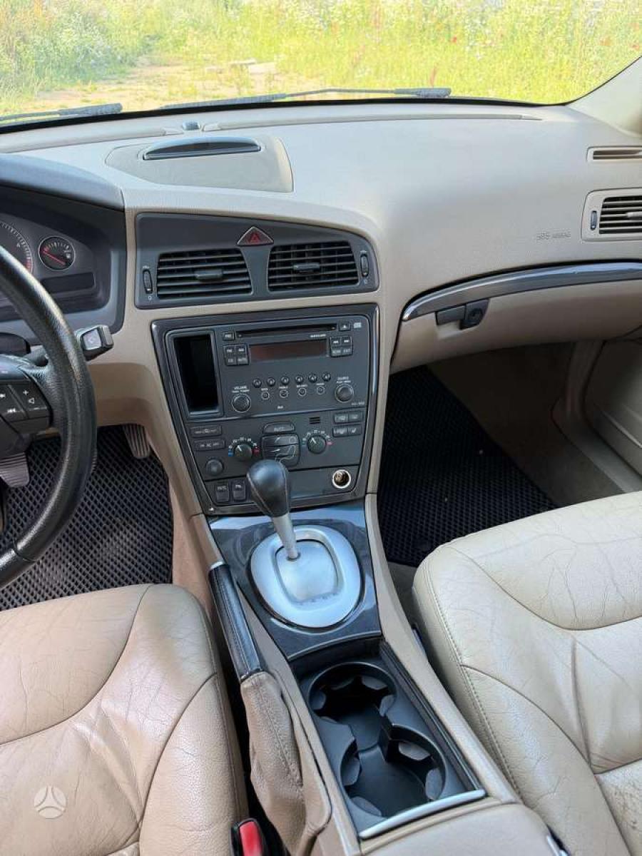 Melns Volvo S60 2006 Viļņa, ar dzinēja tilpumu 2.40 L un nobraukumu 400 tūkst. km par 1400 €, foto 12 vietnē AUTOMOTO.COM.LV