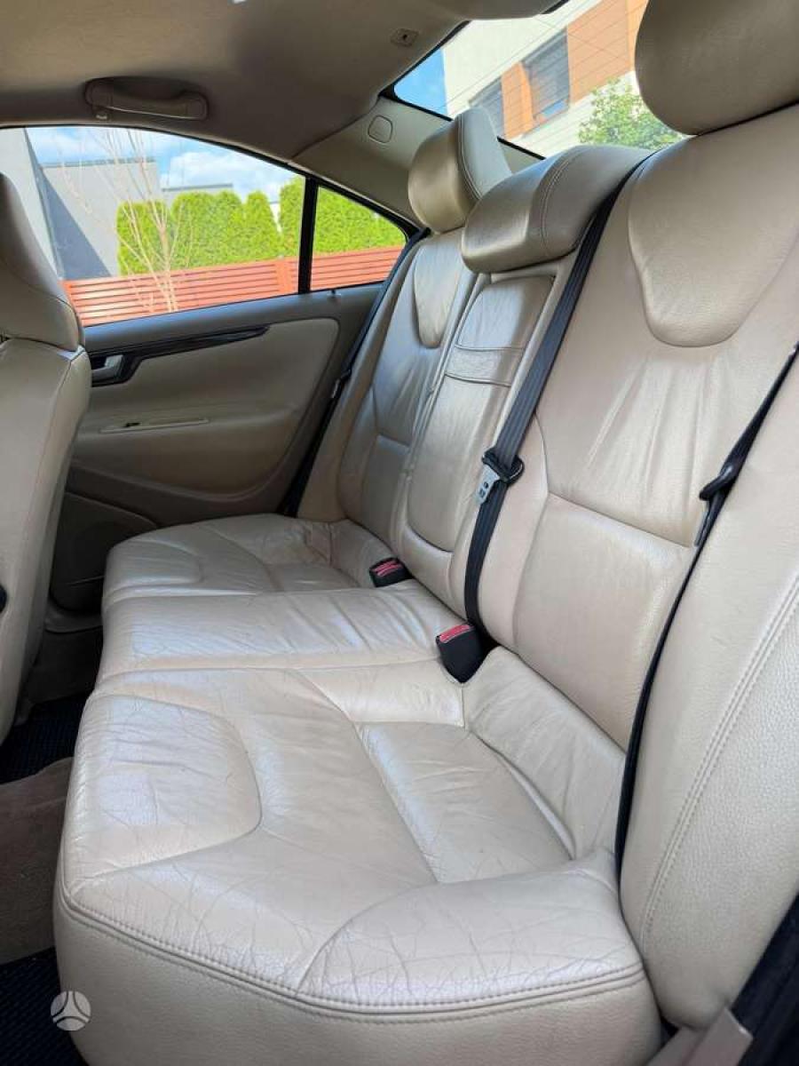 Melns Volvo S60 2006 Viļņa, ar dzinēja tilpumu 2.40 L un nobraukumu 400 tūkst. km par 1400 €, foto 13 vietnē AUTOMOTO.COM.LV