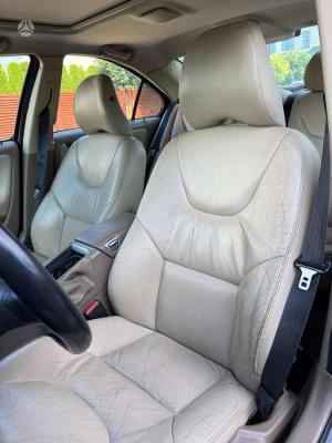 Melns Volvo S60 2006 Viļņa, ar dzinēja tilpumu 2.40 L un nobraukumu 400 tūkst. km par 1400 €, foto 14 vietnē AUTOMOTO.COM.LV