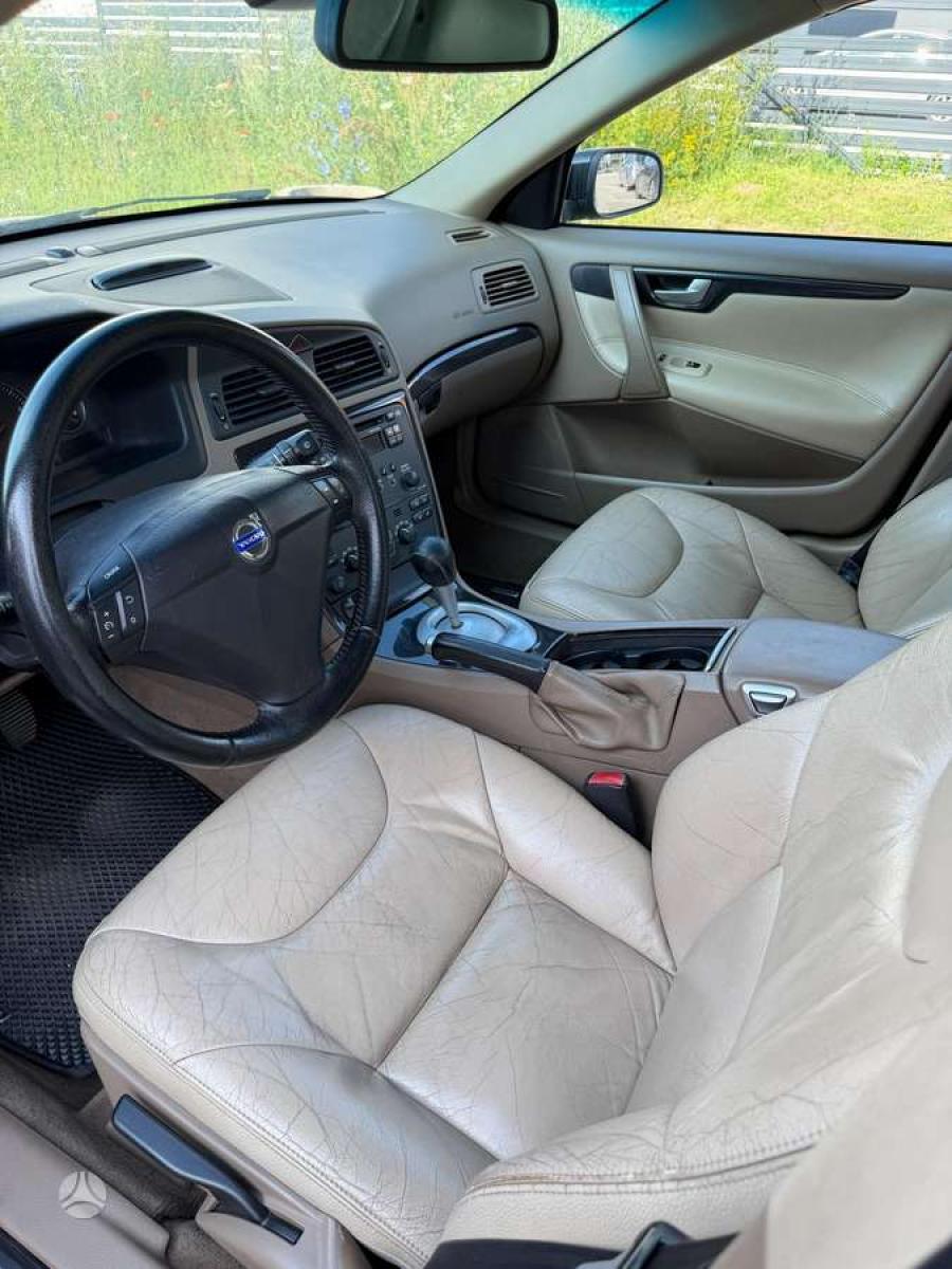 Melns Volvo S60 2006 Viļņa, ar dzinēja tilpumu 2.40 L un nobraukumu 400 tūkst. km par 1400 €, foto 16 vietnē AUTOMOTO.COM.LV