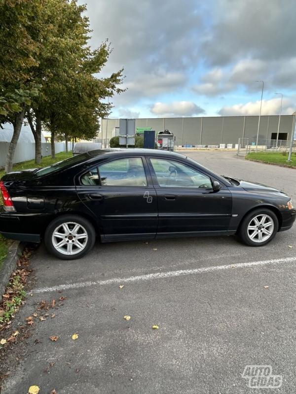 Melns Volvo S60 2006 Klaipėda, ar dzinēja tilpumu 2.40 L un nobraukumu 398 tūkst. km par 1850 €, foto 5 vietnē AUTOMOTO.COM.LV