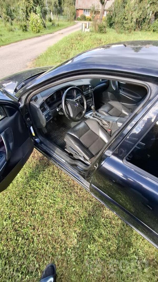 Melns Volvo S60 2006 Talsi, ar dzinēja tilpumu 2.40 L un nobraukumu 436 tūkst. km par 1500 €, foto 8 vietnē AUTOMOTO.COM.LV