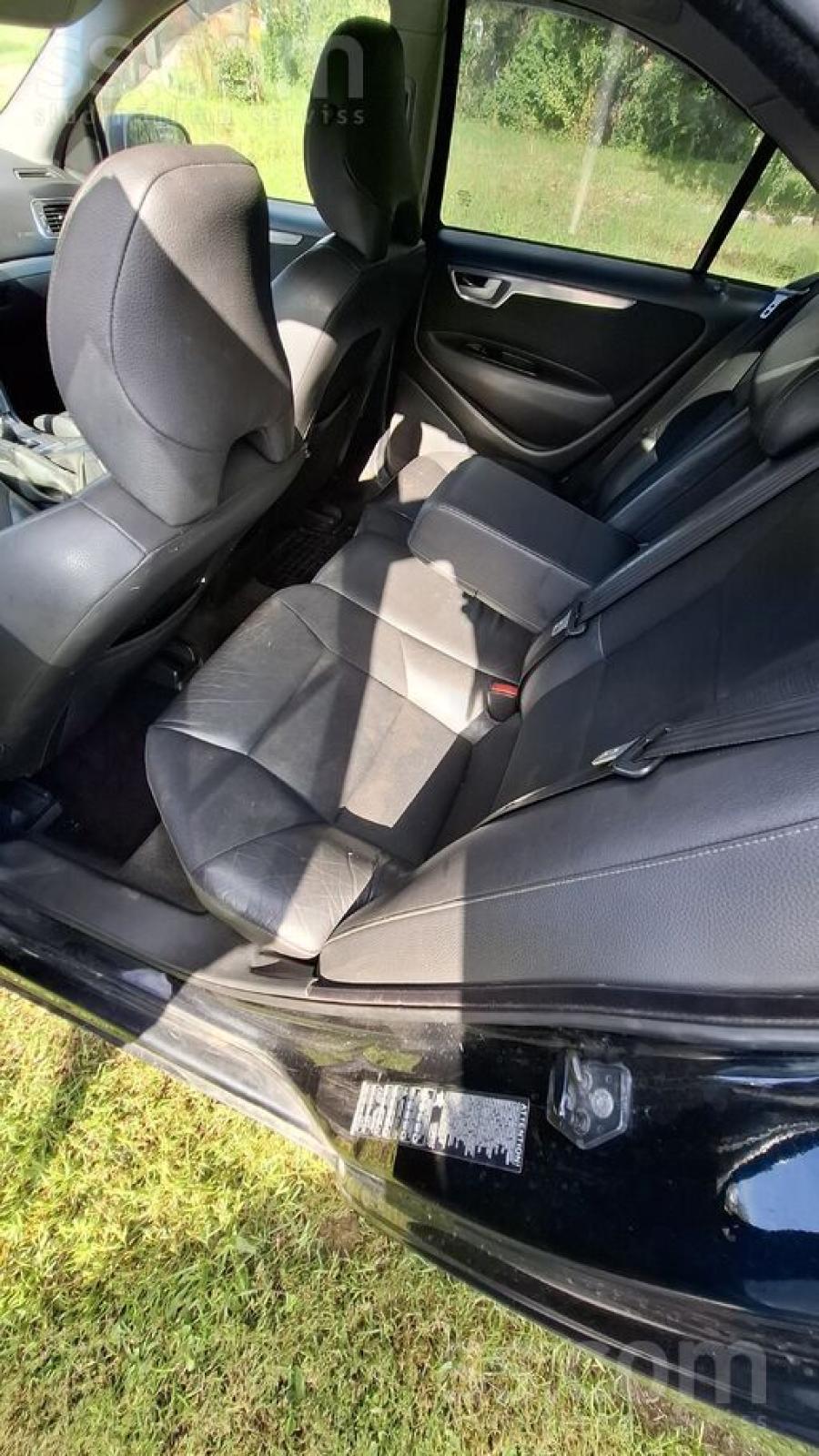 Melns Volvo S60 2006 Talsi, ar dzinēja tilpumu 2.40 L un nobraukumu 436 tūkst. km par 1500 €, foto 12 vietnē AUTOMOTO.COM.LV