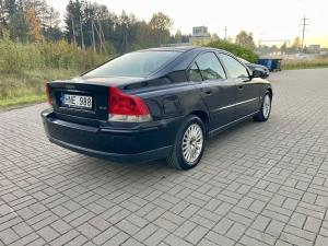 Черный Вольво С60 2006 в Вильнюс, объемом двигателя 2.40 л и пробегом 280 тыс. км за 1500 €, фото 4 на AUTOMOTO.COM.LV