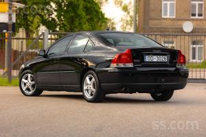 Melns Volvo S60 2007 Jelgava, ar dzinēja tilpumu 2.40 L un nobraukumu 280 tūkst. km par 1180 €, foto 4 vietnē AUTOMOTO.COM.LV