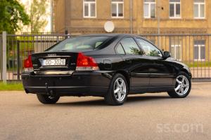 Melns Volvo S60 2007 Jelgava, ar dzinēja tilpumu 2.40 L un nobraukumu 280 tūkst. km par 1180 €, foto 6 vietnē AUTOMOTO.COM.LV