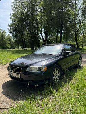 Melns Volvo S60 2007 Rīga, ar dzinēja tilpumu 2.40 L un nobraukumu 271 tūkst. km par 2800 €, foto 3 vietnē AUTOMOTO.COM.LV