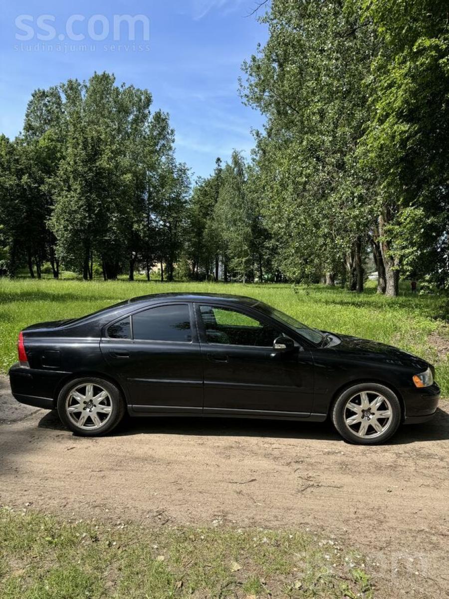 Melns Volvo S60 2007 Rīga, ar dzinēja tilpumu 2.40 L un nobraukumu 271 tūkst. km par 2800 €, foto 5 vietnē AUTOMOTO.COM.LV