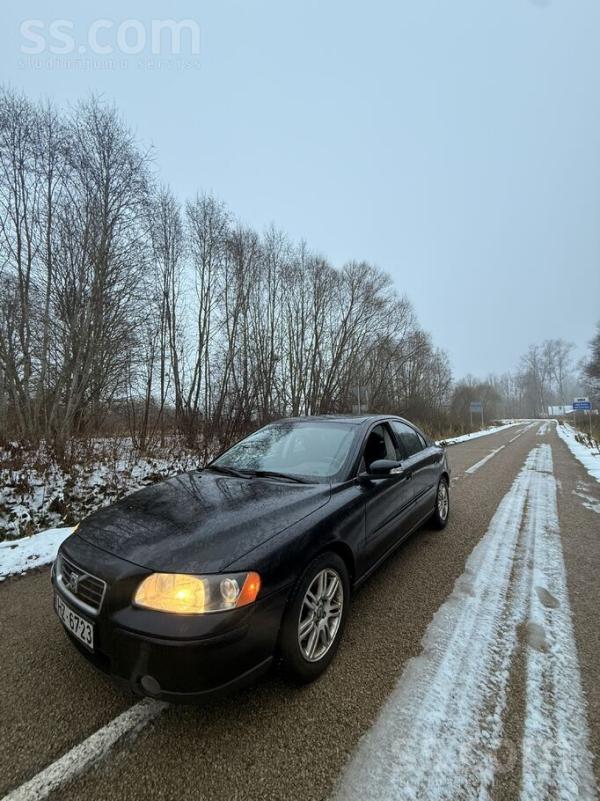 Black Volvo S60 2007 in Rezekne, with an engine capacity of 2.40 L and mileage of 327 thousand km for 1650 €, photo 1 on AUTOMOTO.COM.LV