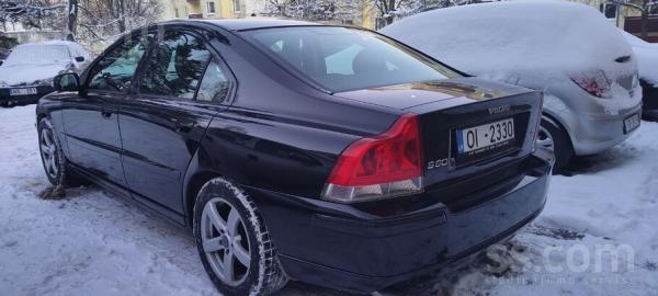 Black Volvo S60 2007 in Saldus, with an engine capacity of 2.40 L and mileage of 275 thousand km for 2490 €, photo 2 on AUTOMOTO.COM.LV
