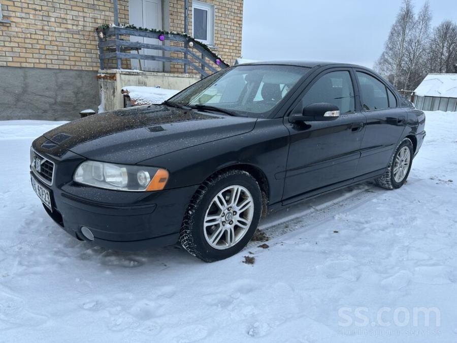 Black Volvo S60 2007 in Rezekne, with an engine capacity of 2.40 L and mileage of 330 thousand km for 2100 €, photo 1 on AUTOMOTO.COM.LV