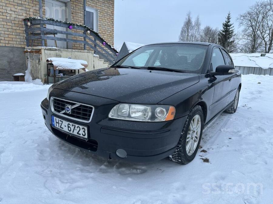 Black Volvo S60 2007 in Rezekne, with an engine capacity of 2.40 L and mileage of 330 thousand km for 2100 €, photo 2 on AUTOMOTO.COM.LV