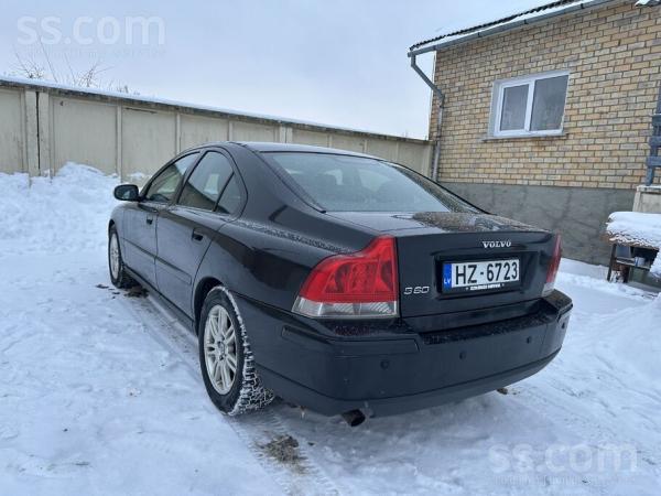 Black Volvo S60 2007 in Rezekne, with an engine capacity of 2.40 L and mileage of 330 thousand km for 2100 €, photo 3 on AUTOMOTO.COM.LV