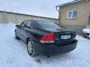 Black Volvo S60 2007 in Rezekne, with an engine capacity of 2.40 L and mileage of 330 thousand km for 2100 €, photo 3 on AUTOMOTO.COM.LV