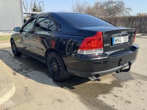 Black Volvo S60 2007 in Vilnius, with an engine capacity of 2.50 L and mileage of 340 thousand km for 4950 €, photo 3 on AUTOMOTO.COM.LV