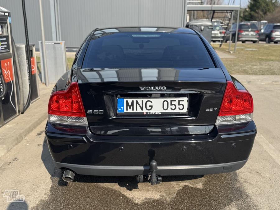 Black Volvo S60 2007 in Vilnius, with an engine capacity of 2.50 L and mileage of 340 thousand km for 4950 €, photo 4 on AUTOMOTO.COM.LV