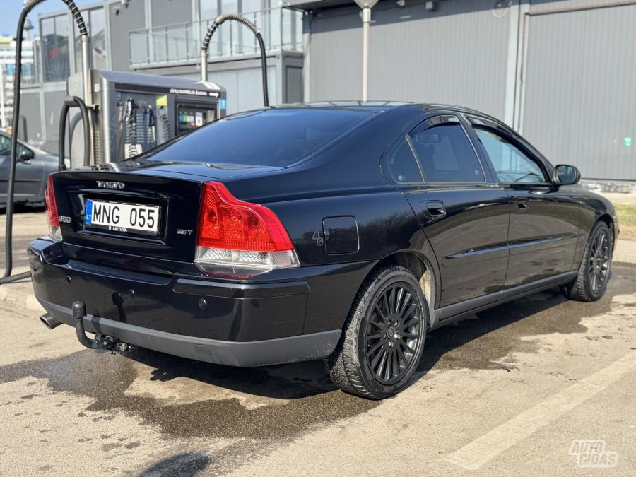 Black Volvo S60 2007 in Vilnius, with an engine capacity of 2.50 L and mileage of 340 thousand km for 4950 €, photo 5 on AUTOMOTO.COM.LV