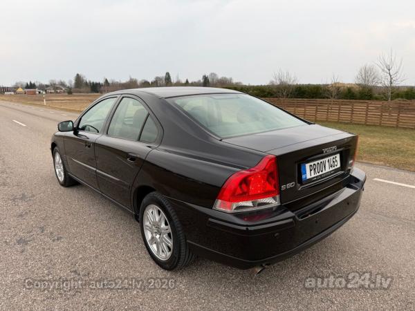 Melns Volvo S60 2007 Tallina, ar dzinēja tilpumu 2.40 L un nobraukumu 323 tūkst. km par 4490 €, foto 2 vietnē AUTOMOTO.COM.LV