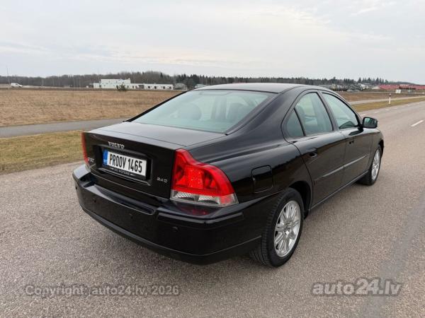 Melns Volvo S60 2007 Tallina, ar dzinēja tilpumu 2.40 L un nobraukumu 323 tūkst. km par 4490 €, foto 4 vietnē AUTOMOTO.COM.LV