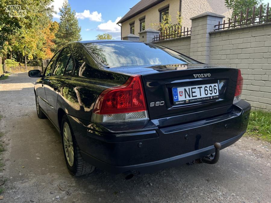 Black Volvo S60 2007 in Vilnius, with an engine capacity of 2.40 L and mileage of 354 thousand km for 2400 €, photo 8 on AUTOMOTO.COM.LV