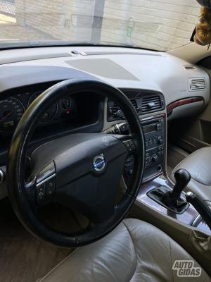Black Volvo S60 2007 in Vilnius, with an engine capacity of 2.40 L and mileage of 354 thousand km for 2400 €, photo 11 on AUTOMOTO.COM.LV