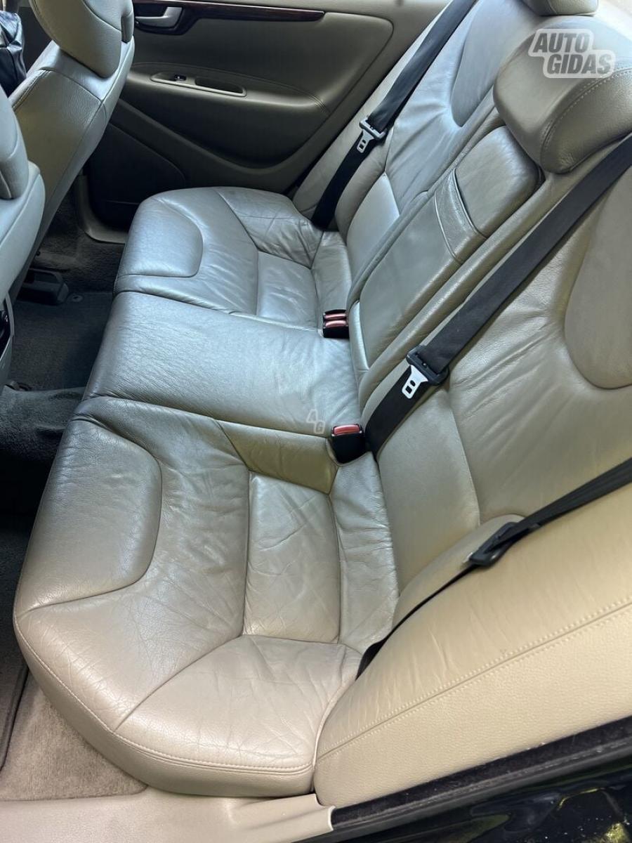 Black Volvo S60 2007 in Vilnius, with an engine capacity of 2.40 L and mileage of 354 thousand km for 2400 €, photo 14 on AUTOMOTO.COM.LV