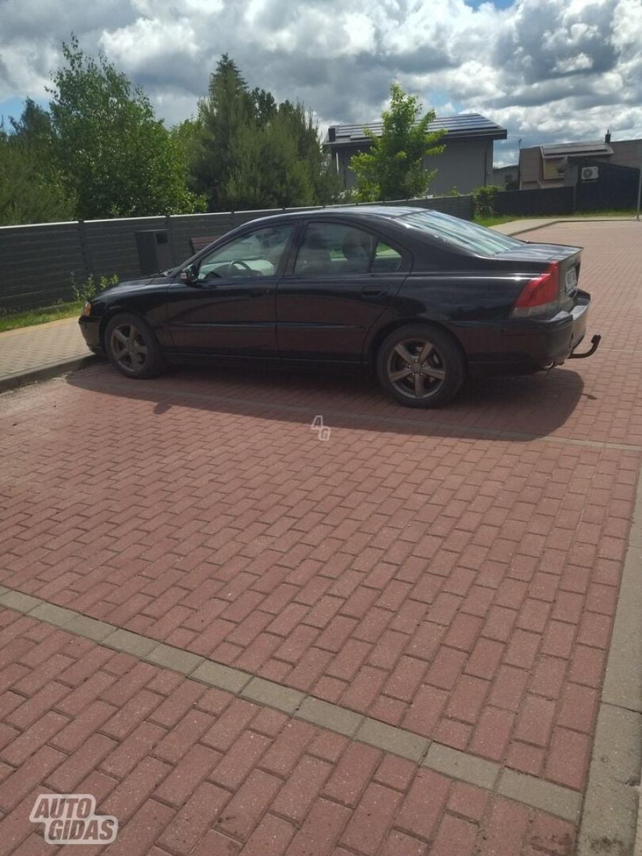 Black Volvo S60 2007 in Prienai, with an engine capacity of 2.40 L and mileage of 305 thousand km for 1800 €, photo 1 on AUTOMOTO.COM.LV