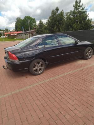 Black Volvo S60 2007 in Prienai, with an engine capacity of 2.40 L and mileage of 305 thousand km for 1800 €, photo 3 on AUTOMOTO.COM.LV