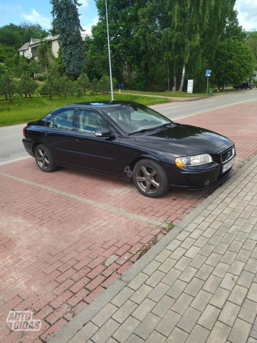 Black Volvo S60 2007 in Prienai, with an engine capacity of 2.40 L and mileage of 305 thousand km for 1800 €, photo 4 on AUTOMOTO.COM.LV