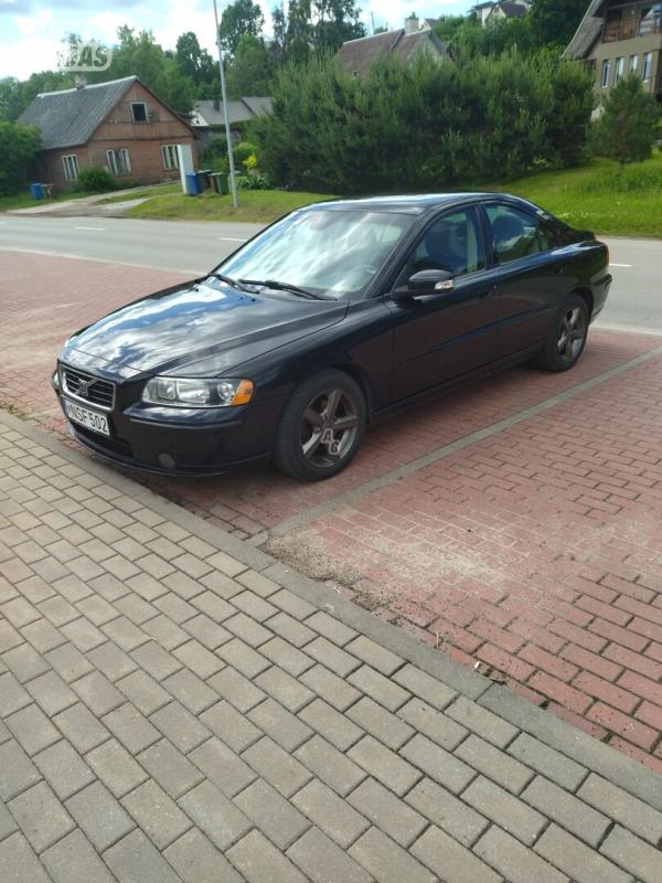 Black Volvo S60 2007 in Prienai, with an engine capacity of 2.40 L and mileage of 305 thousand km for 1800 €, photo 4 on AUTOMOTO.COM.LV