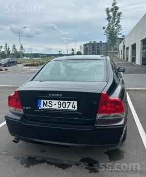Black Volvo S60 2007 in Riga, with an engine capacity of 2.40 L and mileage of 374 thousand km for 2500 €, photo 4 on AUTOMOTO.COM.LV