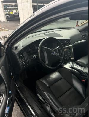 Black Volvo S60 2007 in Riga, with an engine capacity of 2.40 L and mileage of 374 thousand km for 2500 €, photo 5 on AUTOMOTO.COM.LV