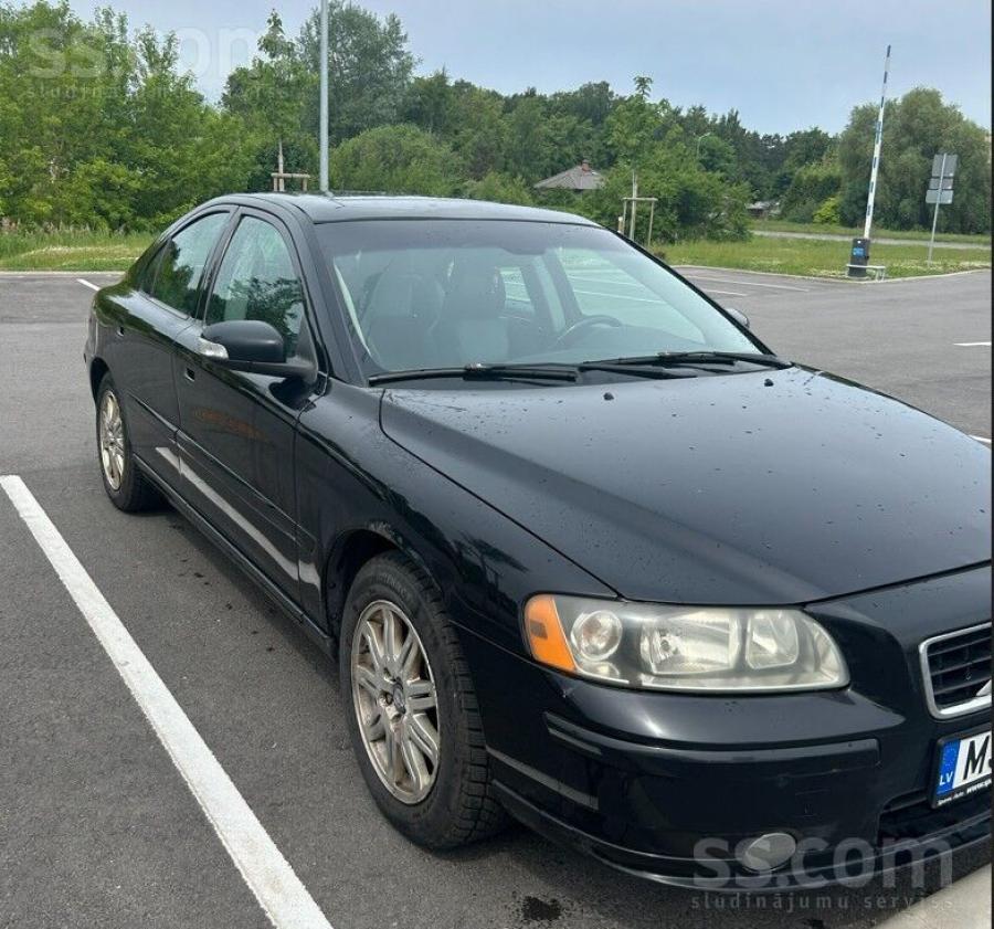 Black Volvo S60 2007 in Riga, with an engine capacity of 2.40 L and mileage of 374 thousand km for 2500 €, photo 6 on AUTOMOTO.COM.LV