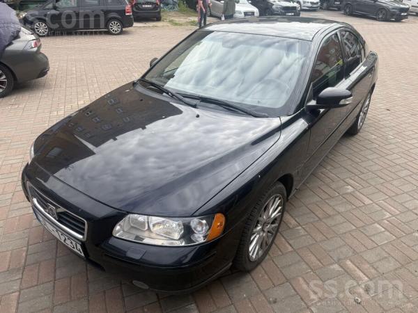 Black Volvo S60 2007 in Riga, with an engine capacity of 2.40 L and mileage of 342 thousand km for 1750 €, photo 2 on AUTOMOTO.COM.LV