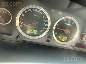 Black Volvo S60 2007 in Riga, with an engine capacity of 2.40 L and mileage of 342 thousand km for 1750 €, photo 7 on AUTOMOTO.COM.LV