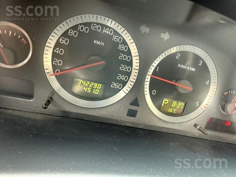 Black Volvo S60 2007 in Riga, with an engine capacity of 2.40 L and mileage of 342 thousand km for 1750 €, photo 7 on AUTOMOTO.COM.LV