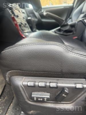 Black Volvo S60 2007 in Riga, with an engine capacity of 2.40 L and mileage of 342 thousand km for 1750 €, photo 8 on AUTOMOTO.COM.LV