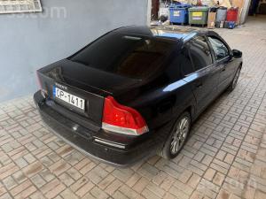 Черный Вольво С60 2007 в Рига, объемом двигателя 2.40 л и пробегом 342 тыс. км за 1695 €, фото 4 на AUTOMOTO.COM.LV