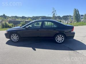 Black Volvo S60 2007 in Riga, with an engine capacity of 2.40 L and mileage of 275 thousand km for 1777 €, photo 3 on AUTOMOTO.COM.LV