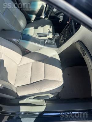 Black Volvo S60 2007 in Riga, with an engine capacity of 2.40 L and mileage of 275 thousand km for 1777 €, photo 9 on AUTOMOTO.COM.LV