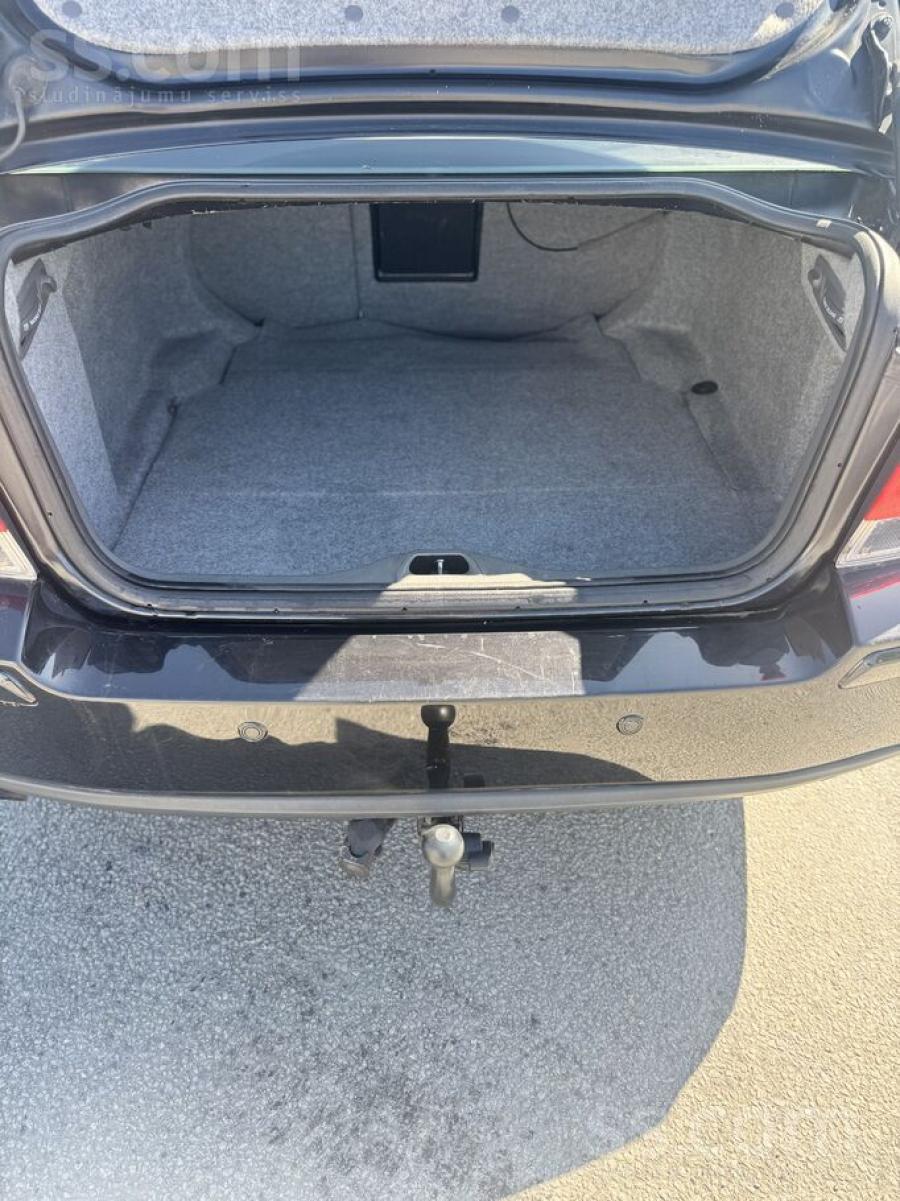 Black Volvo S60 2007 in Riga, with an engine capacity of 2.40 L and mileage of 275 thousand km for 1777 €, photo 10 on AUTOMOTO.COM.LV