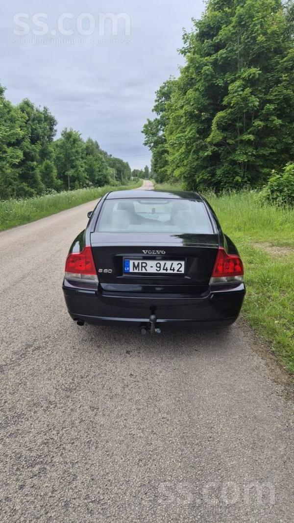 Black Volvo S60 2007 in Rezekne, with an engine capacity of 2.40 L and mileage of 370 thousand km for 2500 €, photo 2 on AUTOMOTO.COM.LV