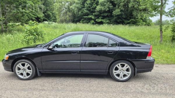 Black Volvo S60 2007 in Rezekne, with an engine capacity of 2.40 L and mileage of 370 thousand km for 2500 €, photo 5 on AUTOMOTO.COM.LV