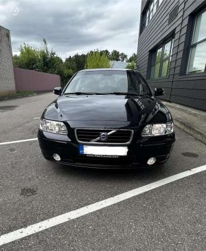 Melns Volvo S60 2007 Kauņa, ar dzinēja tilpumu 2.40 L un nobraukumu 322 tūkst. km par 2900 €, foto  vietnē AUTOMOTO.COM.LV